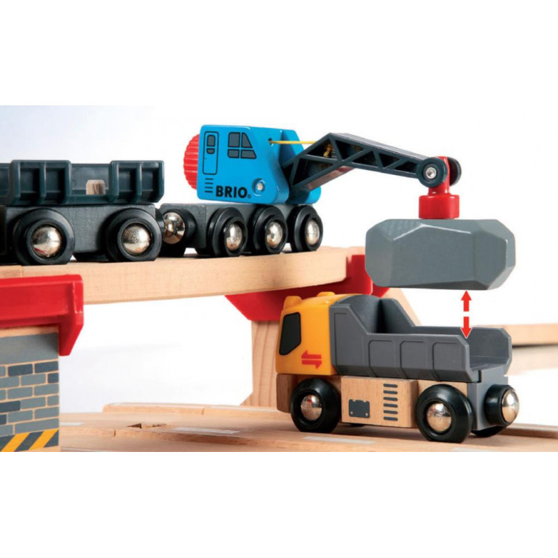 Brio World Rail and Road Loading Set with 32 Pieces